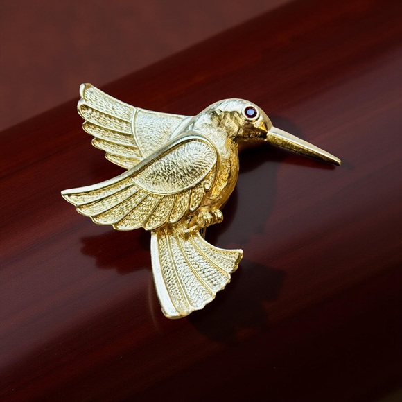Avon | Jewelry | Vintage Avon Gold Hummingbird Brooch | Poshmark